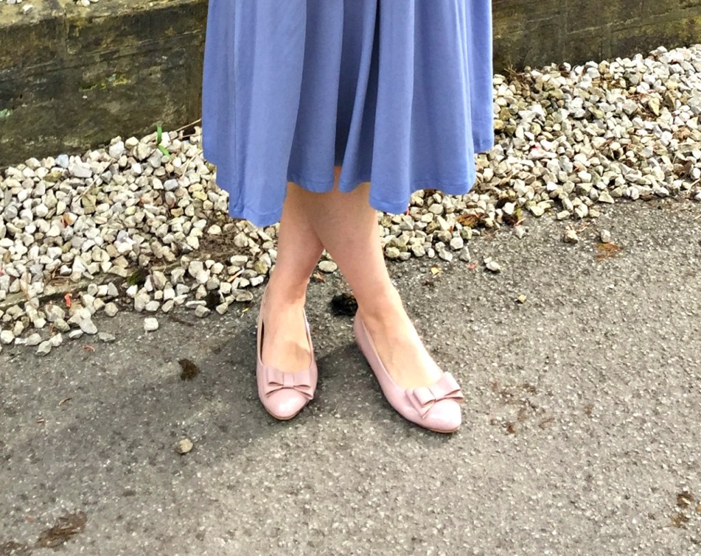 Outfit: Bare Legs & Baby Blue – Picking the Day